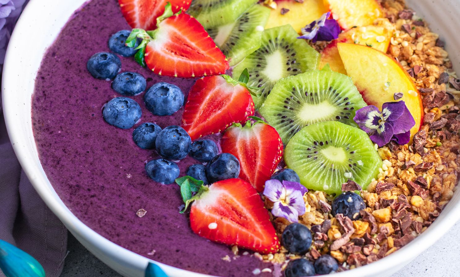 How to Make a Perfect Acai Bowl - Fabulous50s